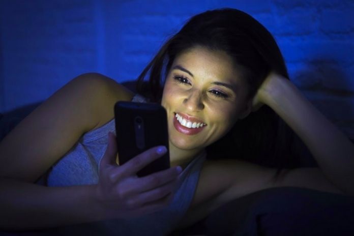 This Is How Blue Cell Phone Light Affects Your Skin